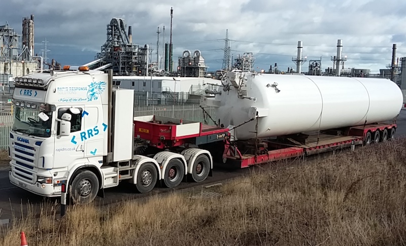 Rapid Contract lifts and transports five gas tanks | Haulage UK Haulier