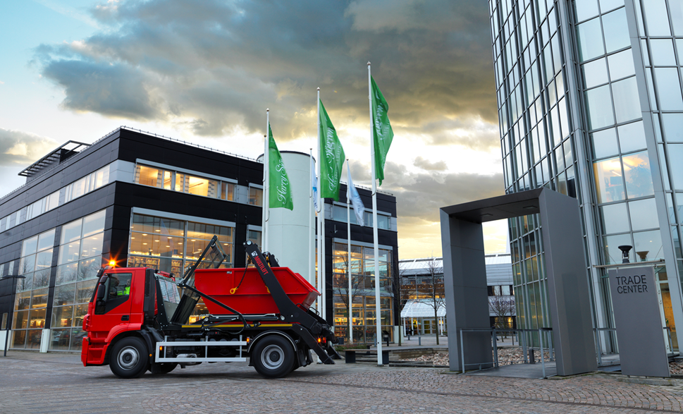 Hiab showcases new-generation skiploader | Trucks UK Haulier